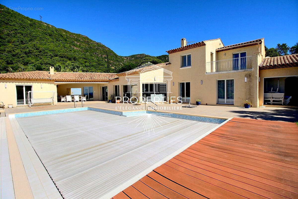 Vente Maison 272 m² Cavalaire-Sur-Mer