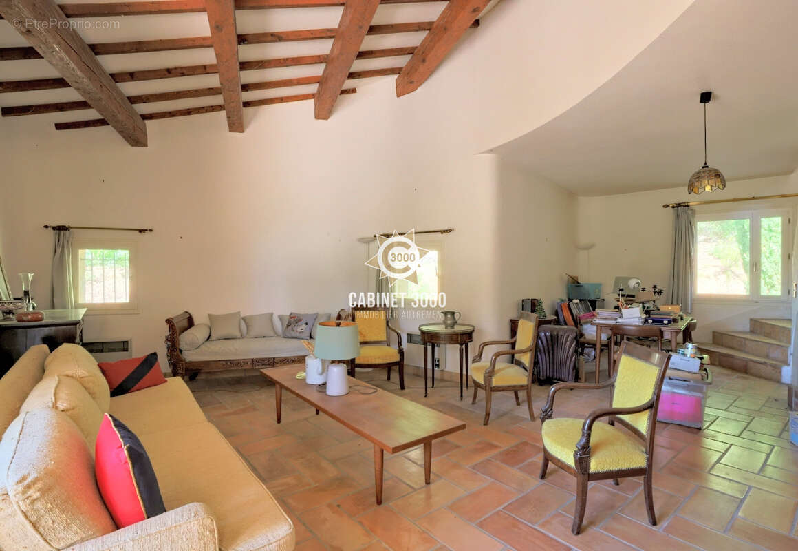 Vente Maison 162 m² Le Revest-Les-Eaux