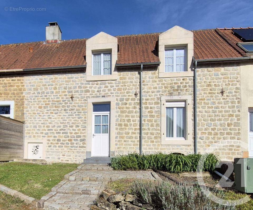 Vente Maison 77 m² Carly