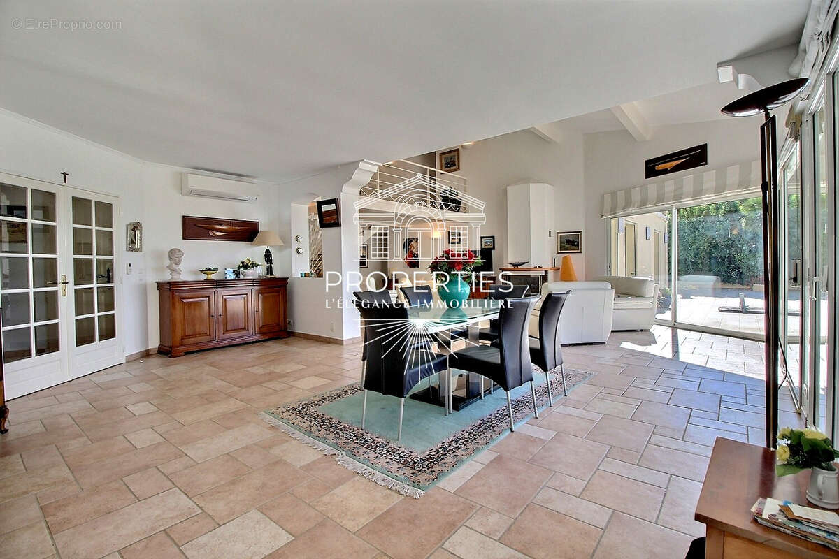 Vente Maison 272 m² Cavalaire-Sur-Mer