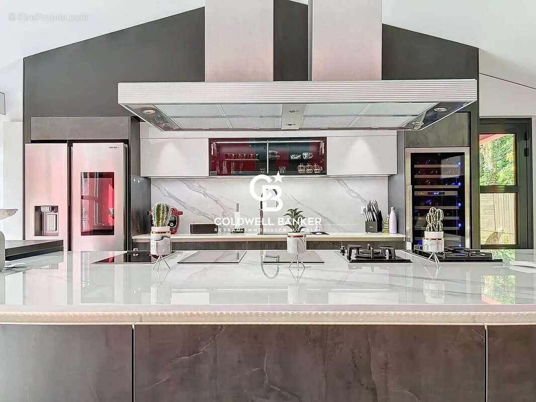 Vente Maison 500 m² La Roche-Sur-Yon - EtreProprio