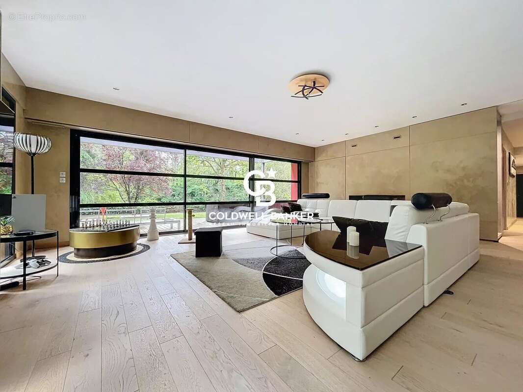 Vente Maison 500 m² La Roche-Sur-Yon - EtreProprio