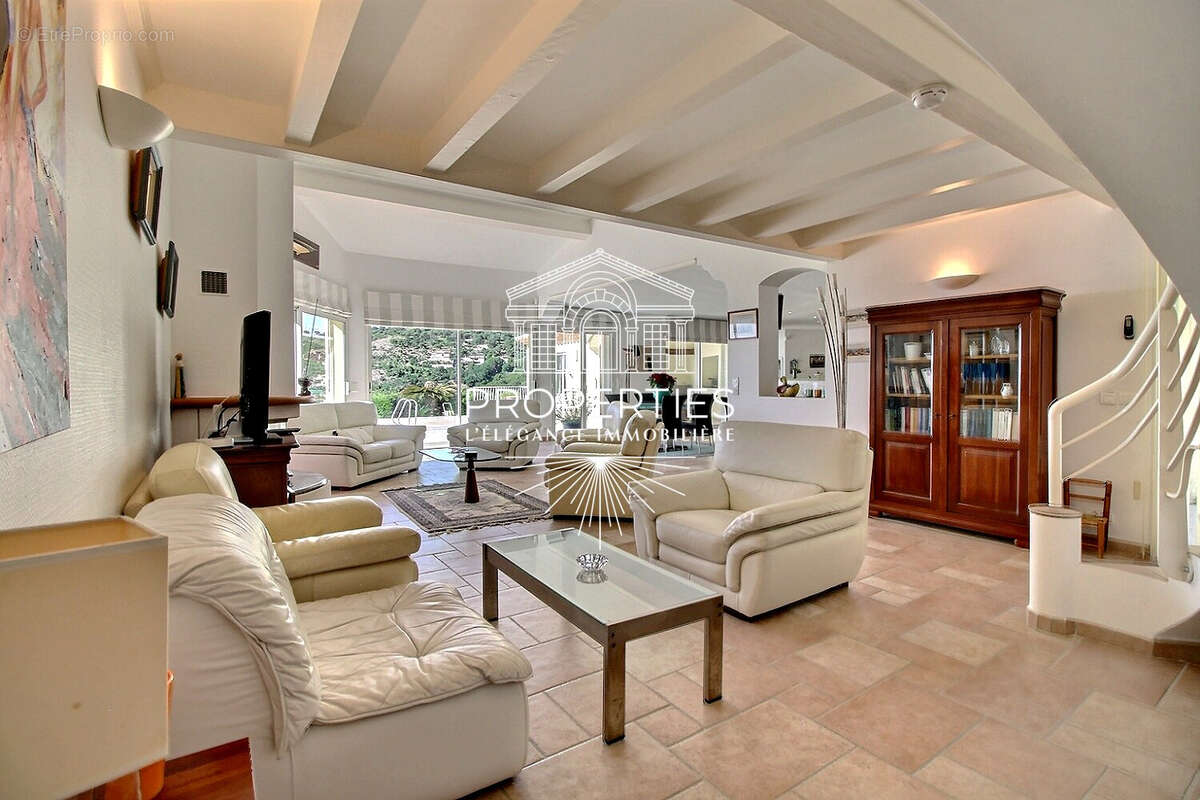 Vente Maison 272 m² Cavalaire-Sur-Mer