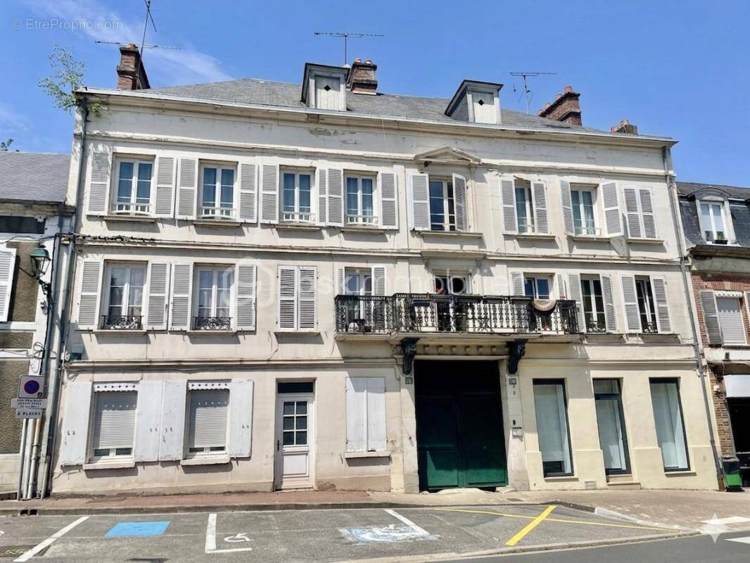 Vente Appartement 556 m² Chaumont-En-Vexin
